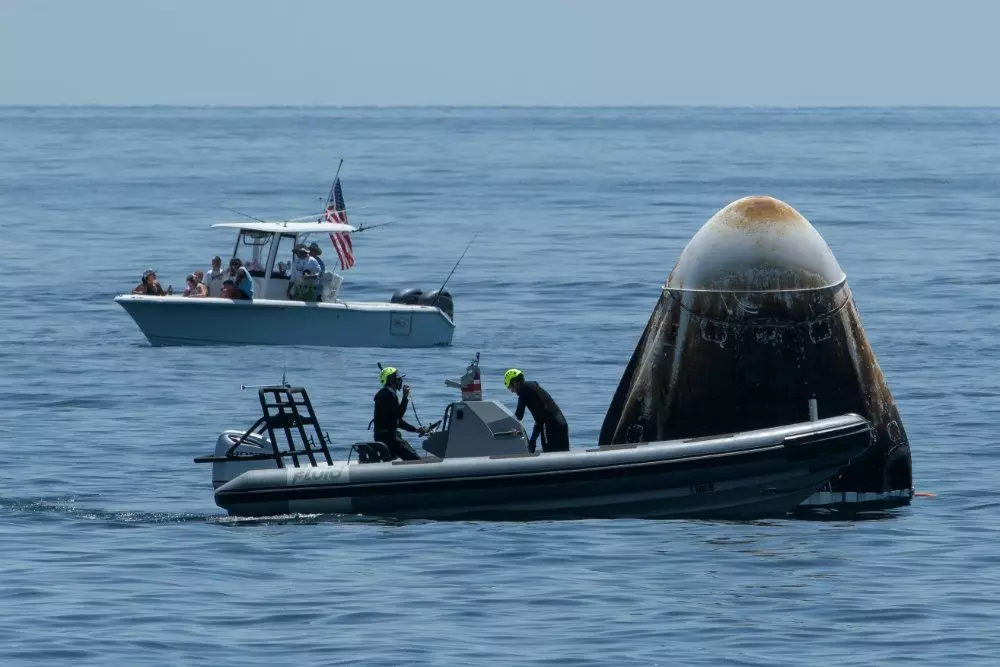 Bathi Toimitus: Spacex onnistui menestyksekkäästi päätökseen ensimmäisen ohjaajan miehistön lohikäärmeen 2675_5