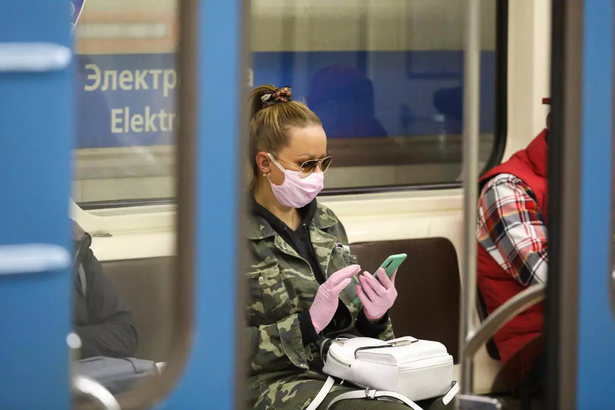 I Moskva, kansellert de obligatoriske iført hansker