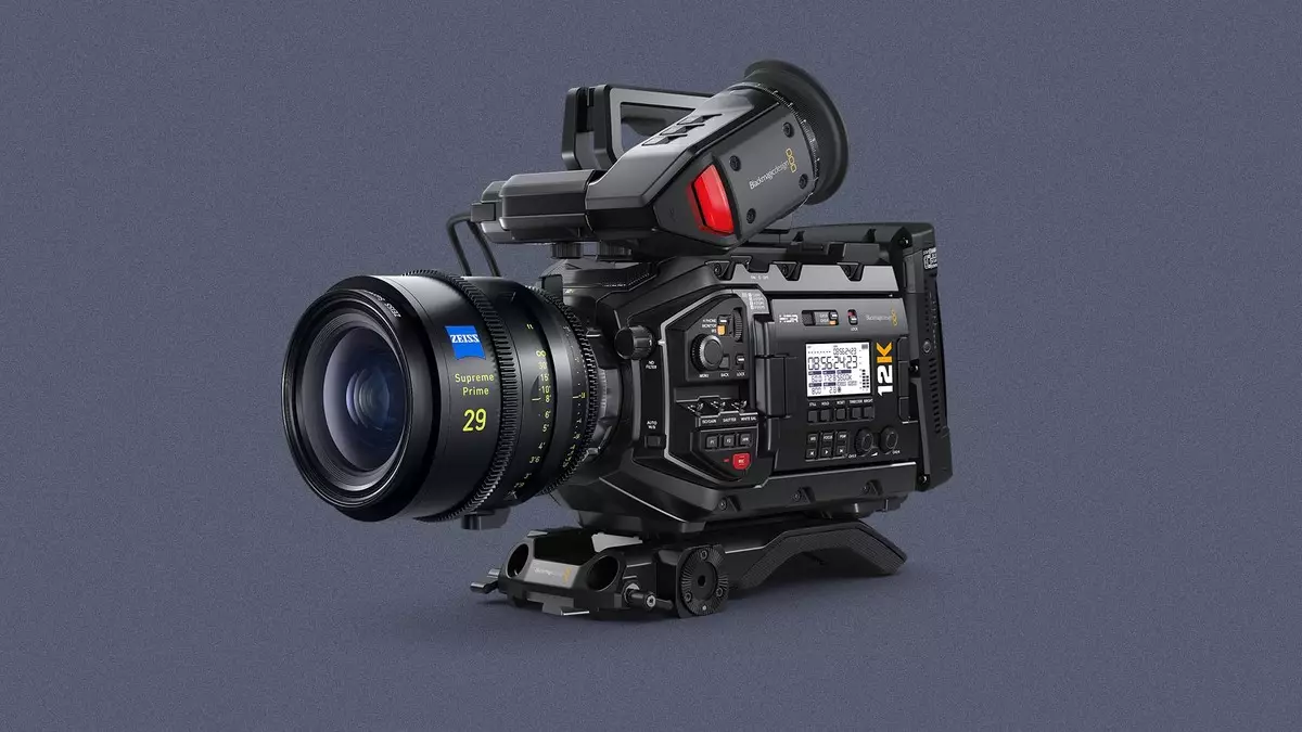 La cosa del dia: BlackMagic elimina en 12K 60 fps. Car 2717_0