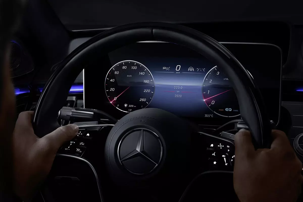 Mercedes-Benz zeigte ein neues Multimedia-System. Wir mögen es nicht 2778_2