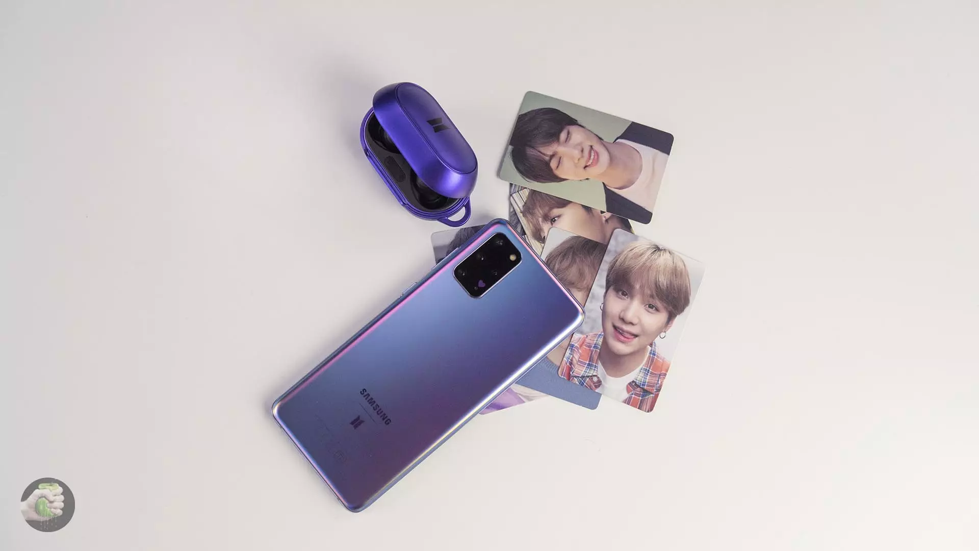 Photosost: Tumingin sa Samsung Galaxy S20 + BTS Edition 2786_12