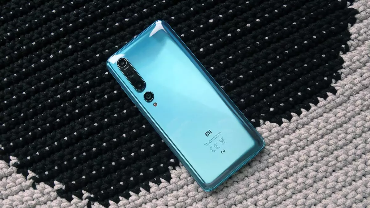 Iwwerpréift Xiaomi Mi 10: Wat ass d'Flagghip fir 70 dausend Rubelen? 2858_0