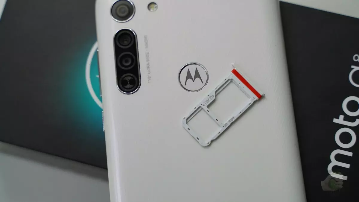 Översikt Motorola Moto G8: Ej körsbär 