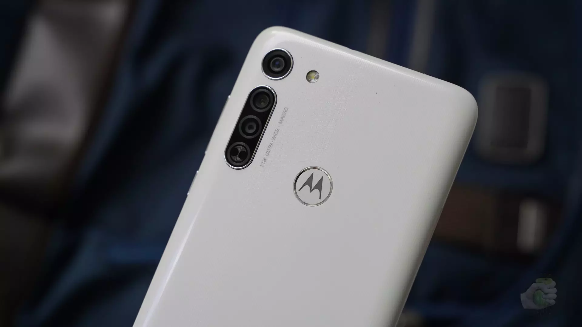 అవలోకనం Motorola Moto G8: చెర్రీ 