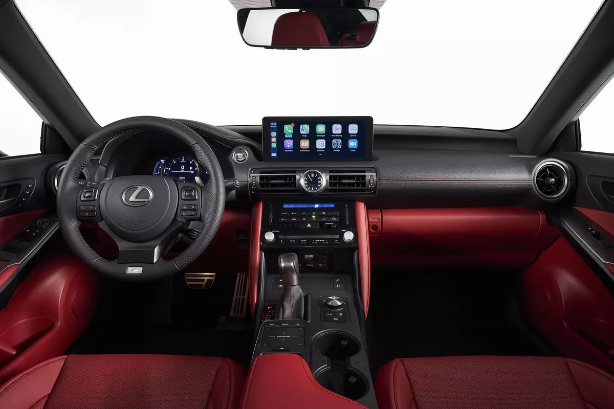 Is é atá i gceist le Lexus ná sedan stylish le salon as dáta 2902_5