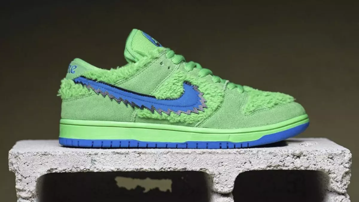 Wdzięczny Dead X Nike SB Dunk Low - Fluffy Top Side