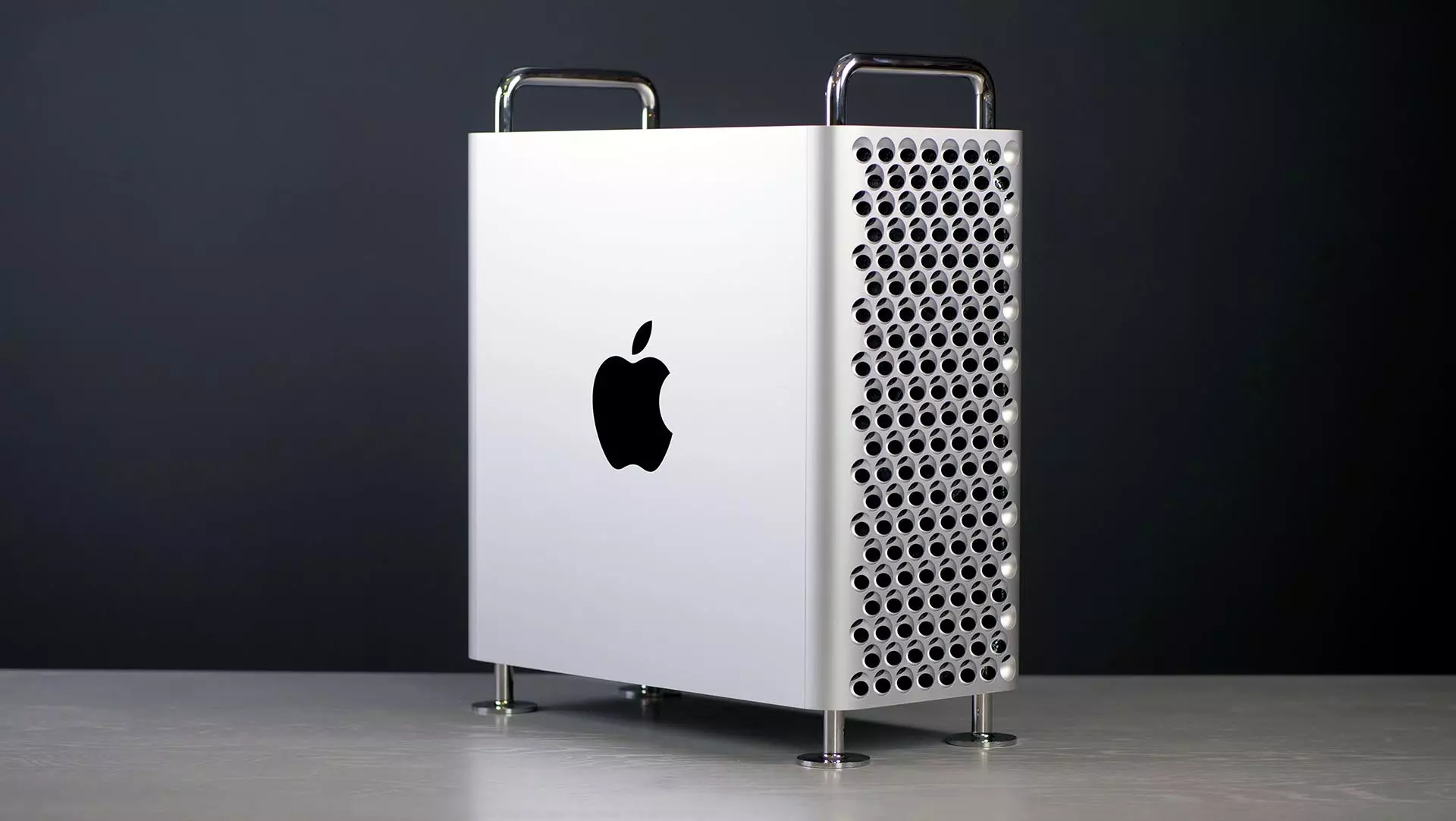 Na amata ona faʻatau atu e le Apple le toe faʻafouina o le mac pro 3303_0