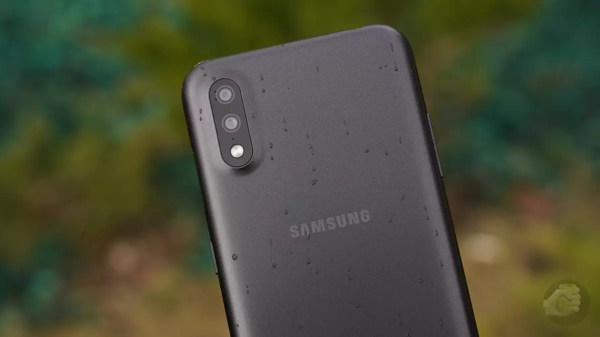 Samsung Galaxy A01 Review: Tre buĝeta telefono 3495_1