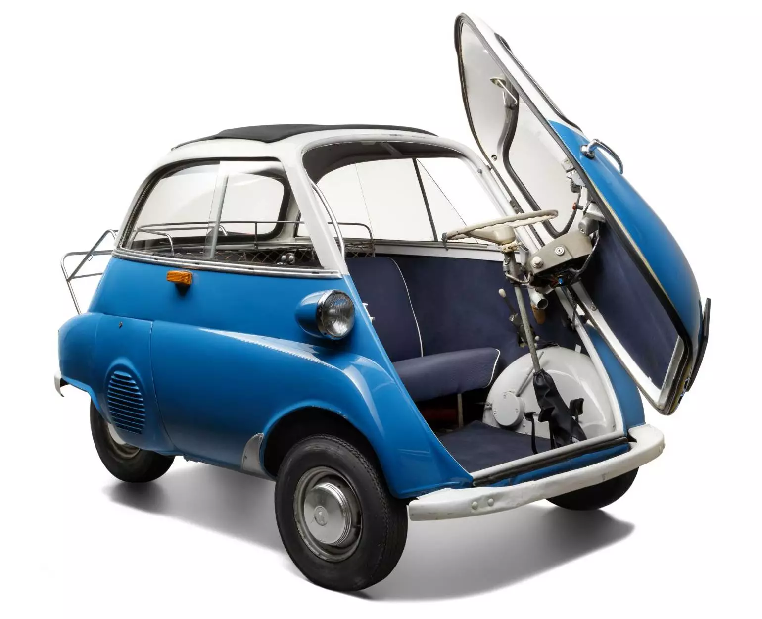 Az elektromos Microlino a BMW ISETTA ötleteinek utódjává vált, hűtőszekrénnyel 3537_1