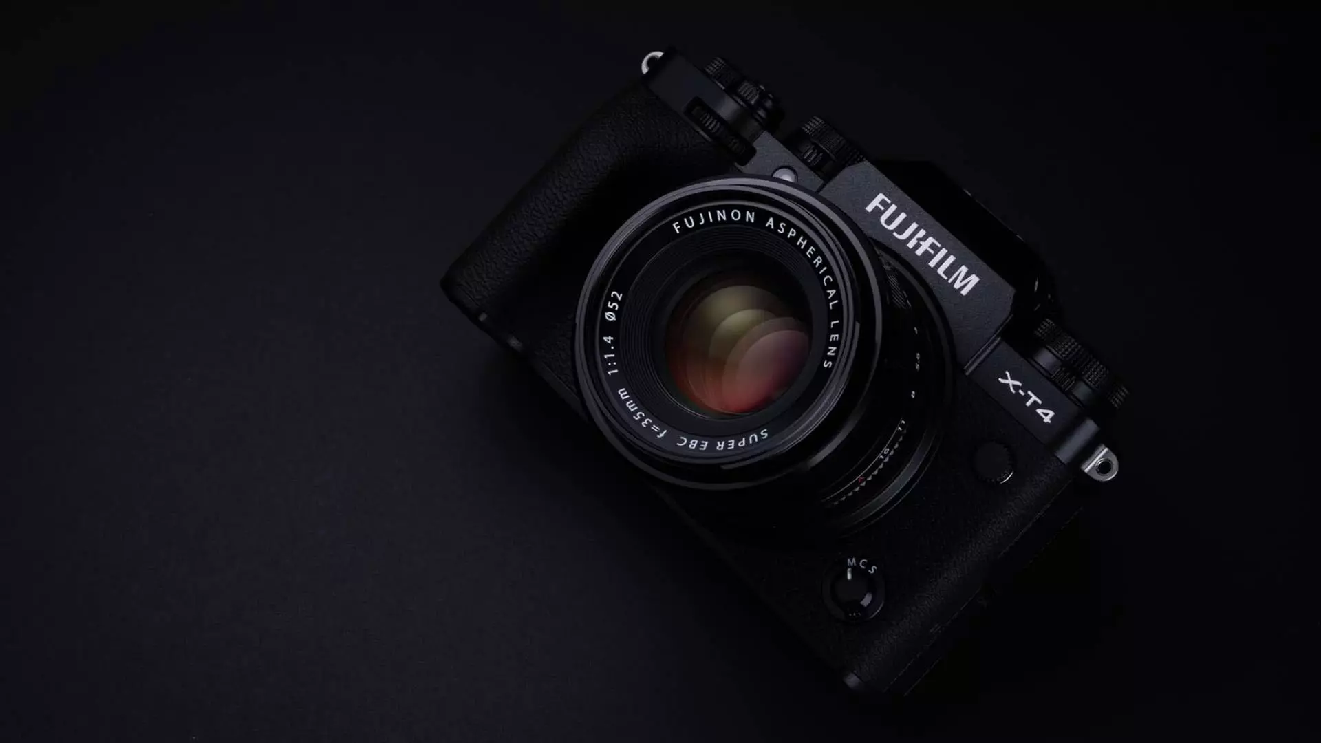 Umunsi w'amanywa: Fujifilm yerekanye X-T4 hamwe na Matrix na HDR