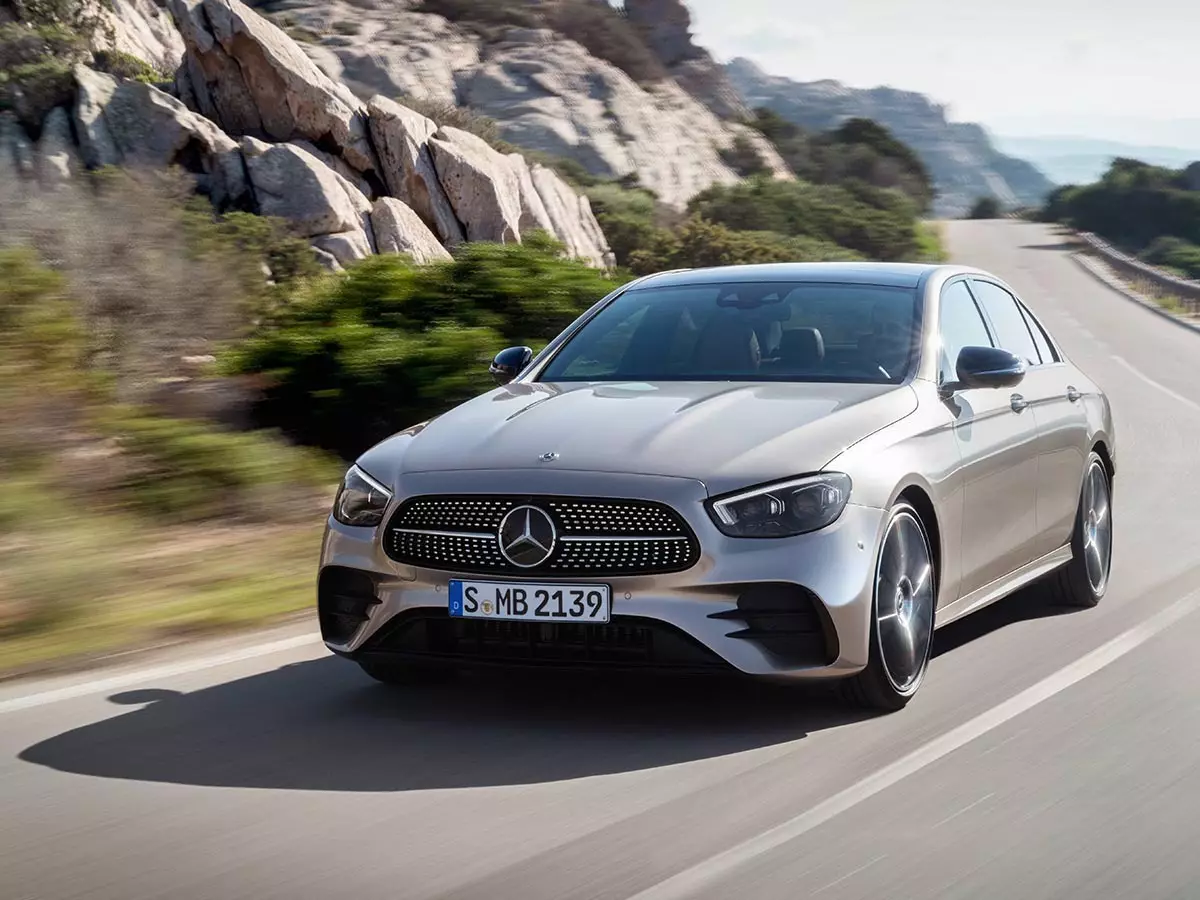 Nouveau CLASSE E: Mercedes-Benz pourrait faire un beau wagon? 3578_2