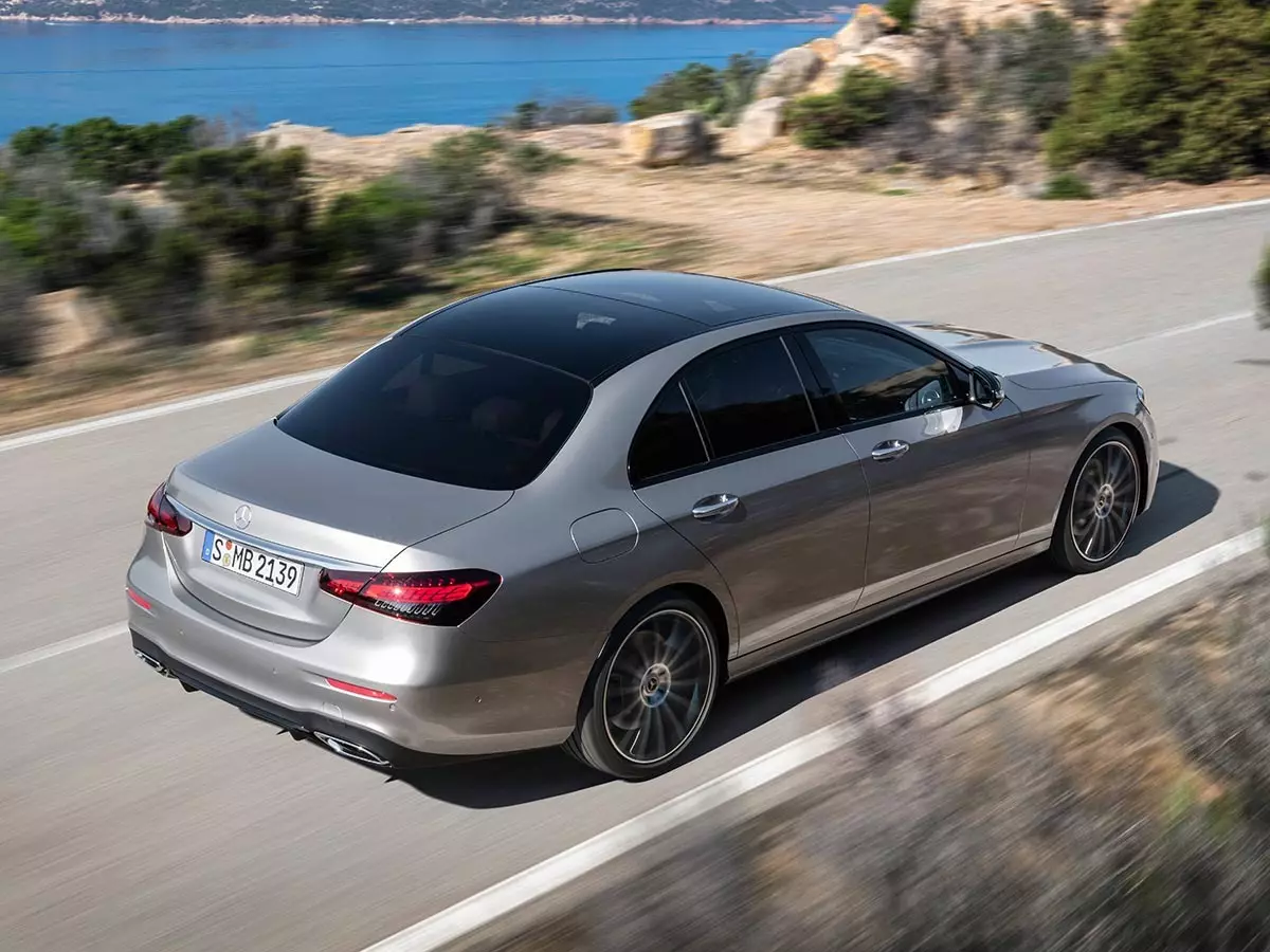 E-Class mới: Mercedes-Benz có thể tạo ra một toa xe đẹp? 3578_4