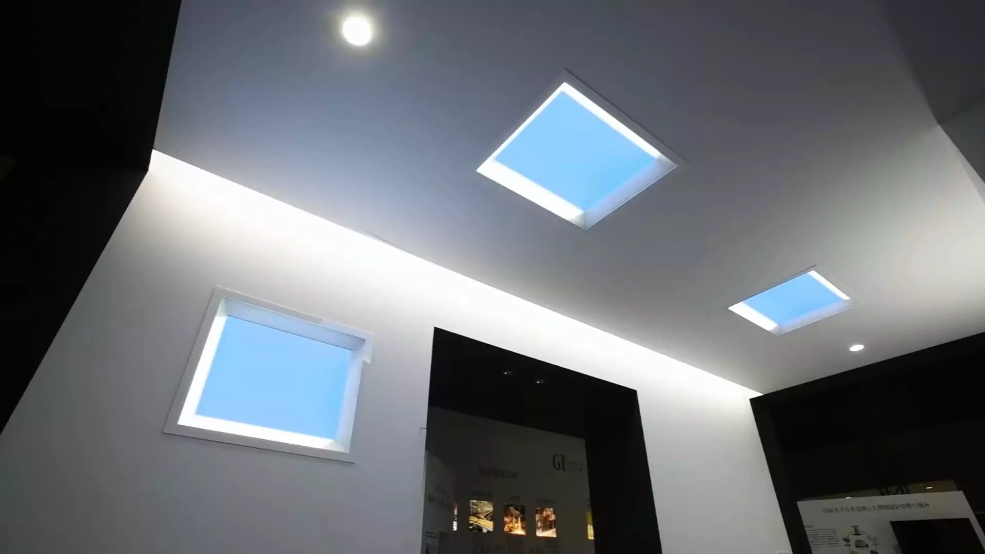 Mitsubishi introduced ceiling lamps imitating blue sky 3683_0