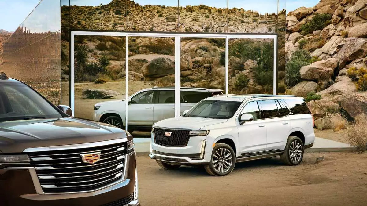 Жаңы Cadillac EscalaDe көрсөтүлөт: яхтадан ашык