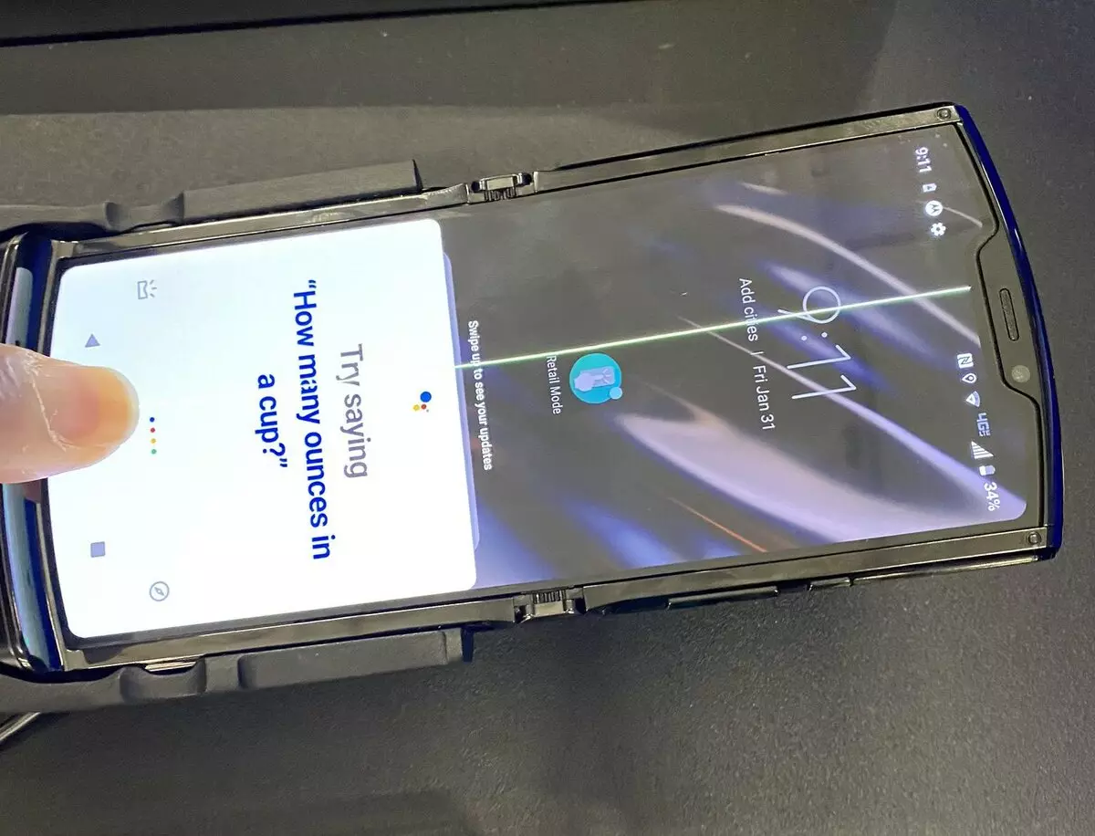 Joustava näyttö MOTOROLA RAZR (2019) tulee nopeasti Disrepair 3732_2