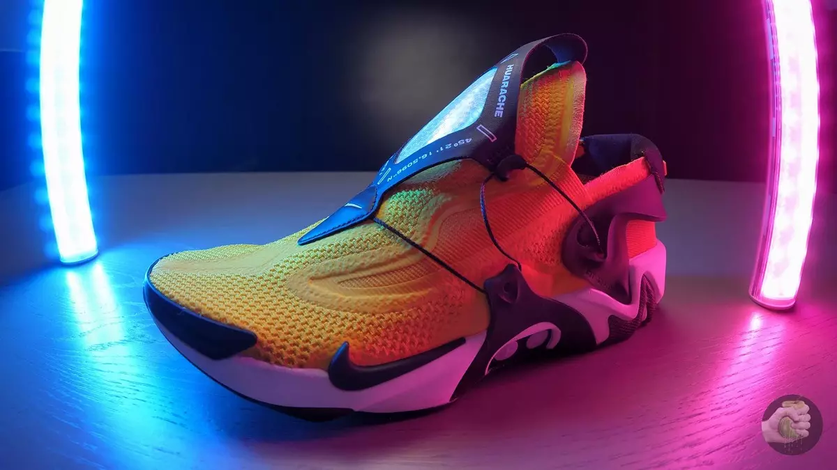 Photosost. Մենք նայում ենք «Smart» Nike Adapt Huarache- ին 3753_10