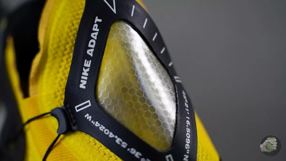 Photosost. Մենք նայում ենք «Smart» Nike Adapt Huarache- ին 3753_5