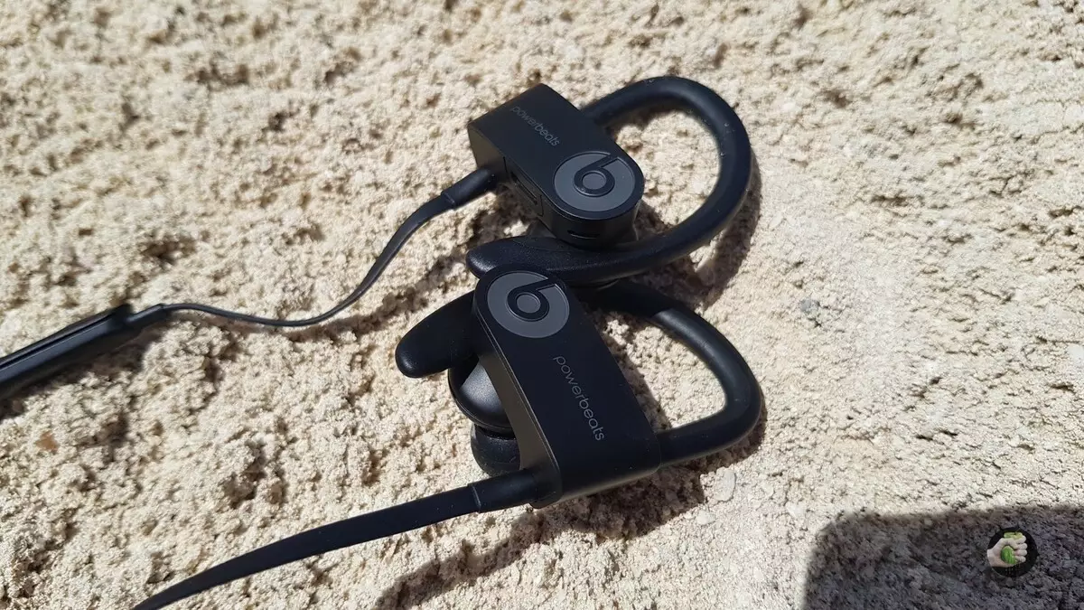 Nan Kòd la iOS 13.3.1 jwenn yon mansyone nan kas ekoutè nouvo Powerbeats 4