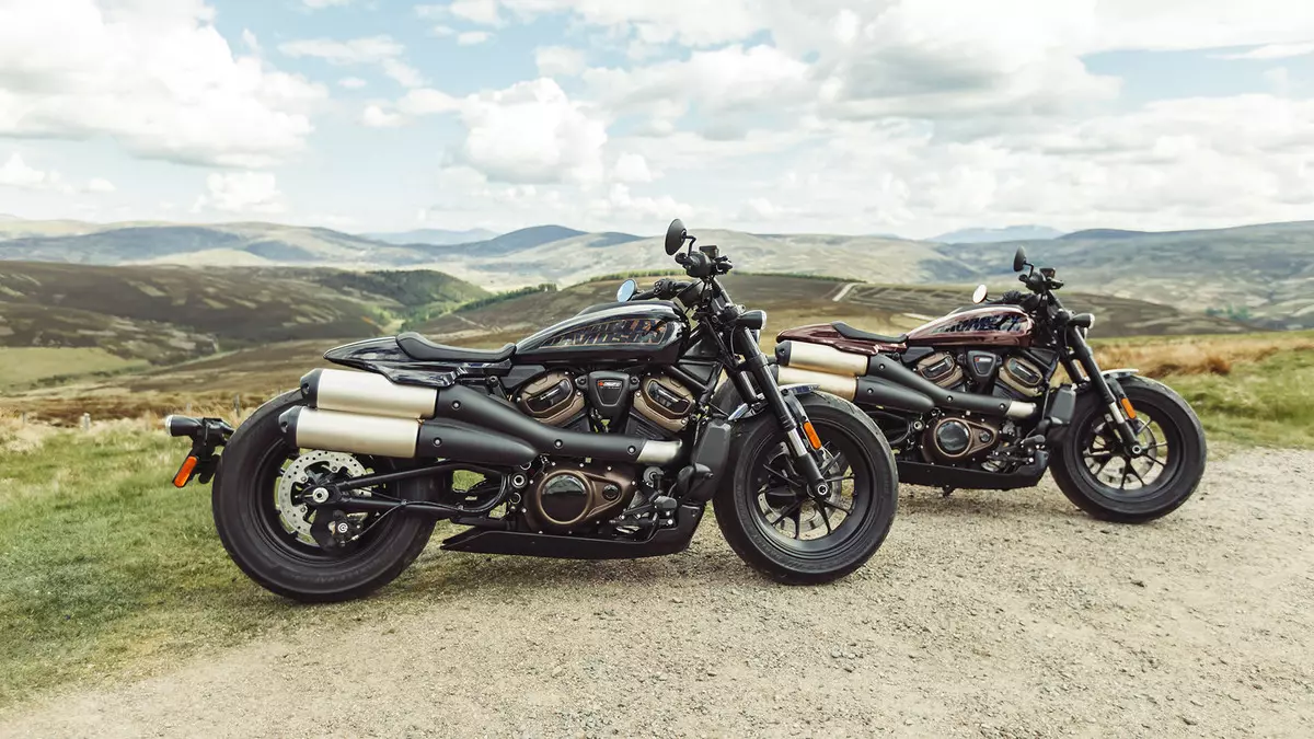 ფოტოკოტი: Brutal Harley-Davidson Sportster S Conquer გული ახალგაზრდა 376_1