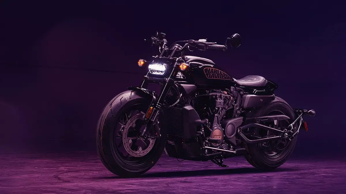ფოტოკოტი: Brutal Harley-Davidson Sportster S Conquer გული ახალგაზრდა 376_9