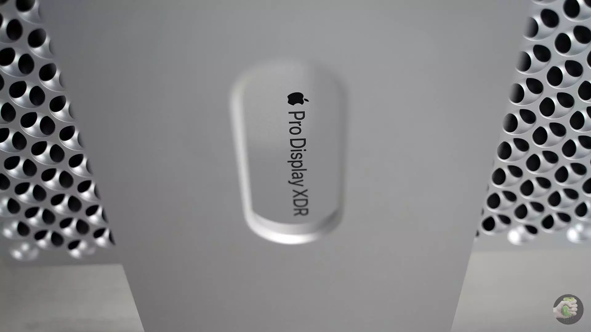 Photosost: Apple Pro displejs XDR ieradās mums. Un tas ir diženums 3795_8