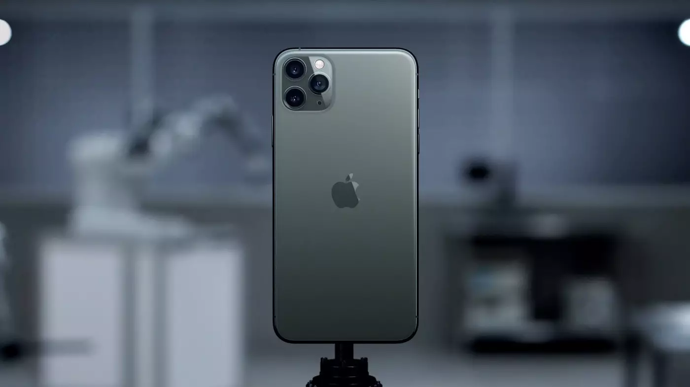 Media: FBE iPhone 11 Pro Makx Sudlanuvchi