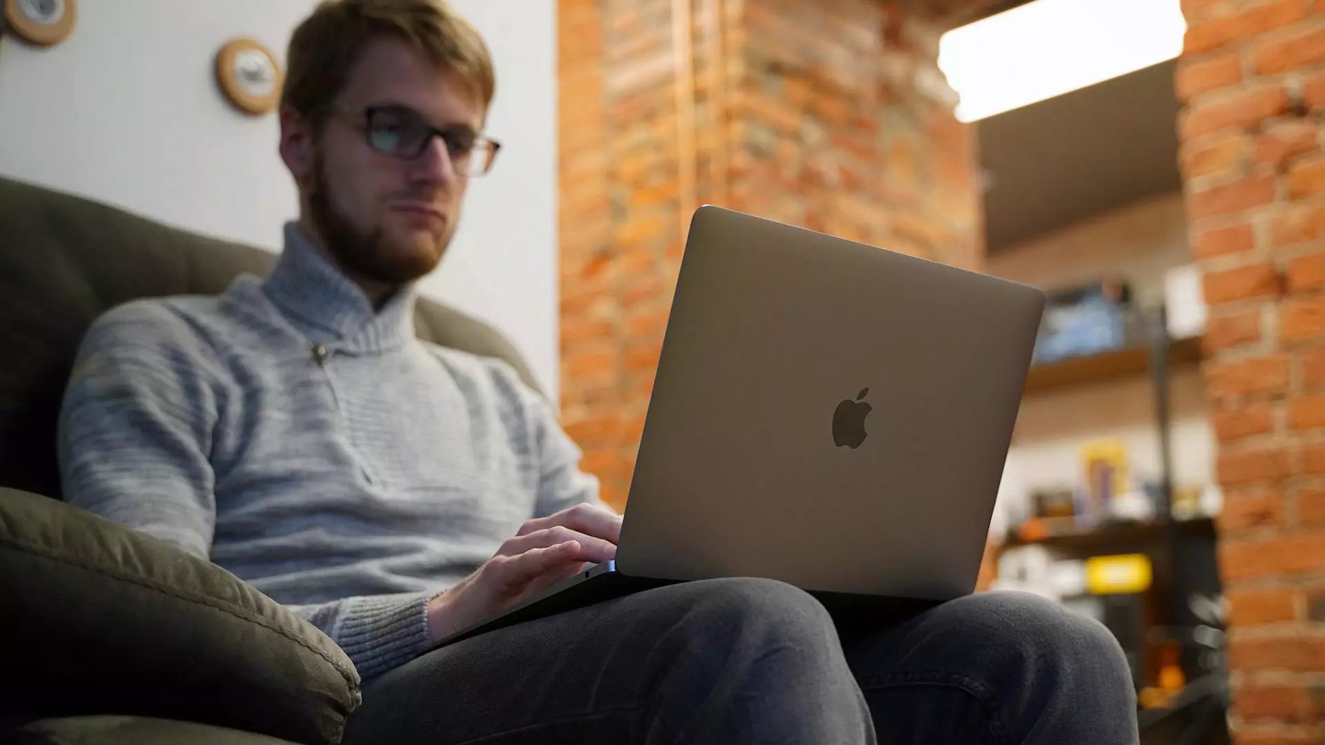 Obszerne doświadczenie w świetle operacyjnym MacBook Air