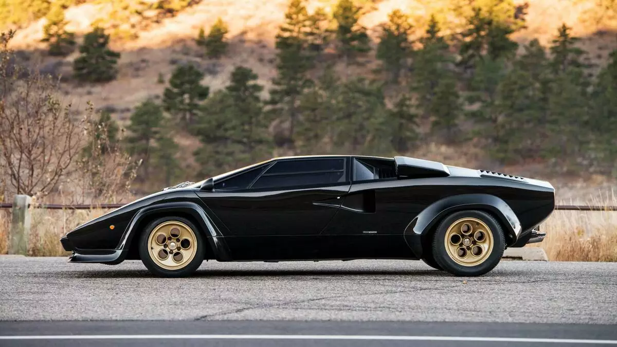 Lamborghini Countach entre ferramentas: Roland mostrou uma futurista elétrica AROY no Android 3866_1