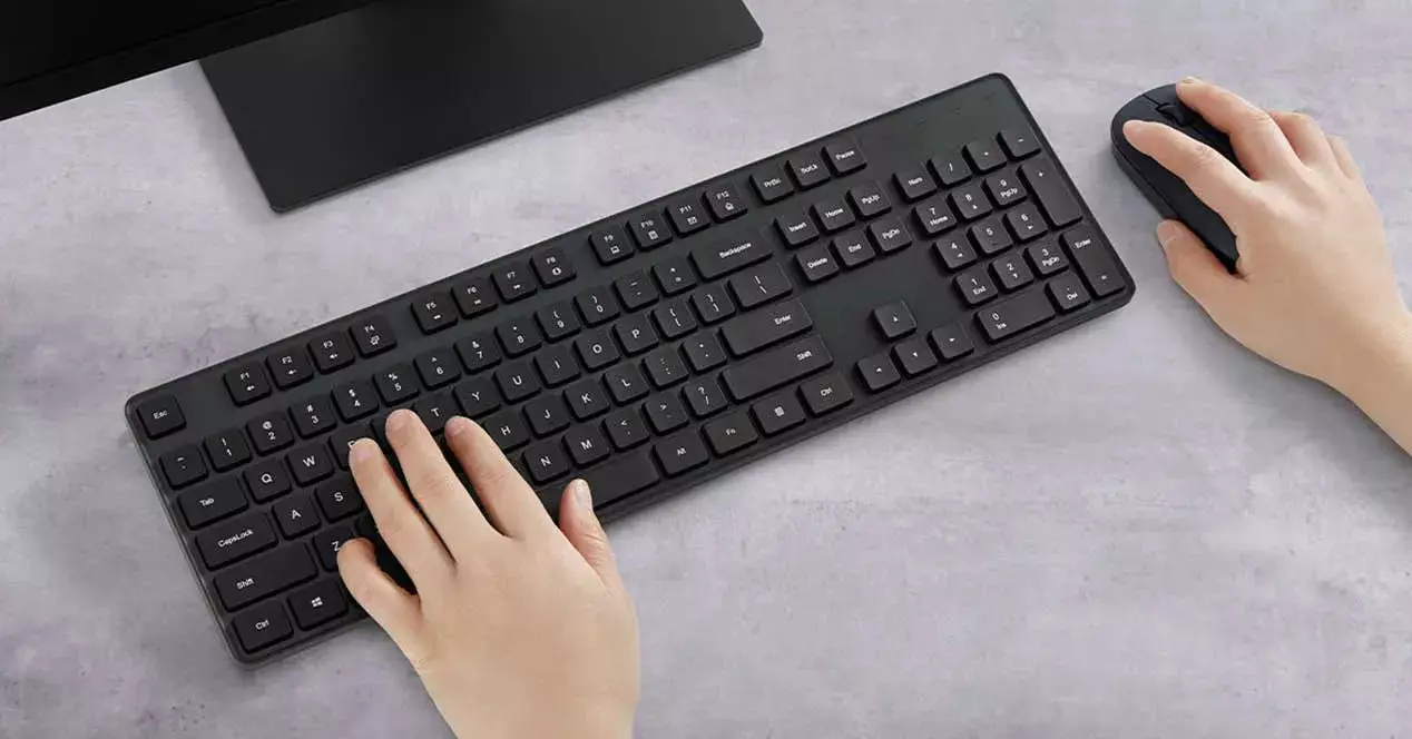 Ang Xiaomi ay naglabas ng isang hanay ng wireless na keyboard at mouse para sa $ 14 3980_0