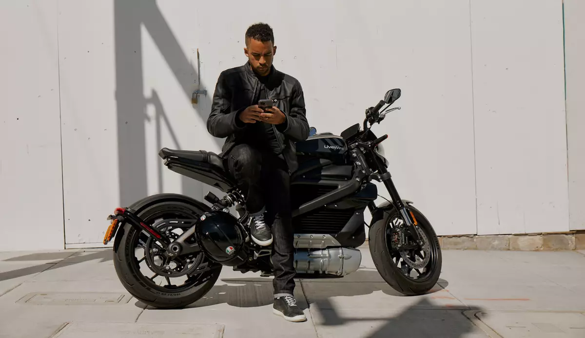 PhotoStost : 할리 데이비슨 (Harley-Davidson)은 새로운 라이브 와이어 1 전기 공장 405_1