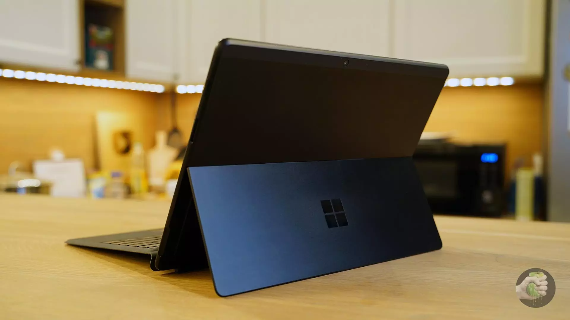 Revisión de Microsoft Surface Pro X: Restricción de sus libertades 4061_1