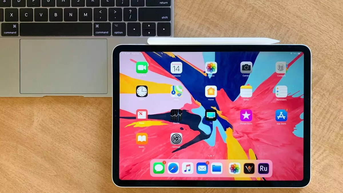 Min-Chi Kuo: iPad Pro agus MacBook Pro le taispeántais mion-LED le feiceáil sa dara leath de 2020 4115_0