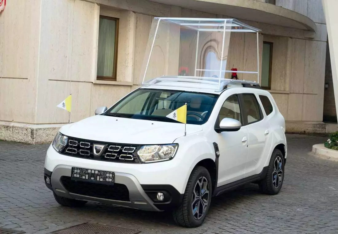 У Папи Римського новий «папамобіль». Це Renault Duster 4144_2