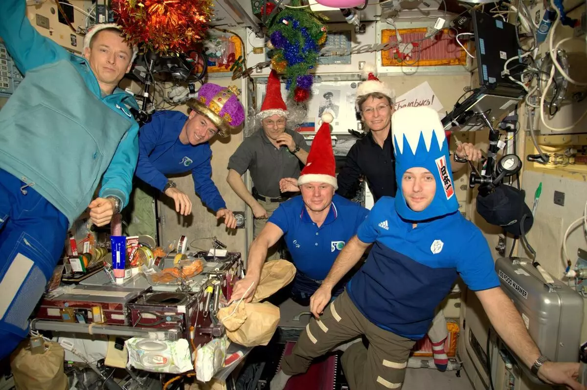 Detta nyårskosmonauter i ISS kommer att komma ihåg frånvaron av svart kaviar 4159_0