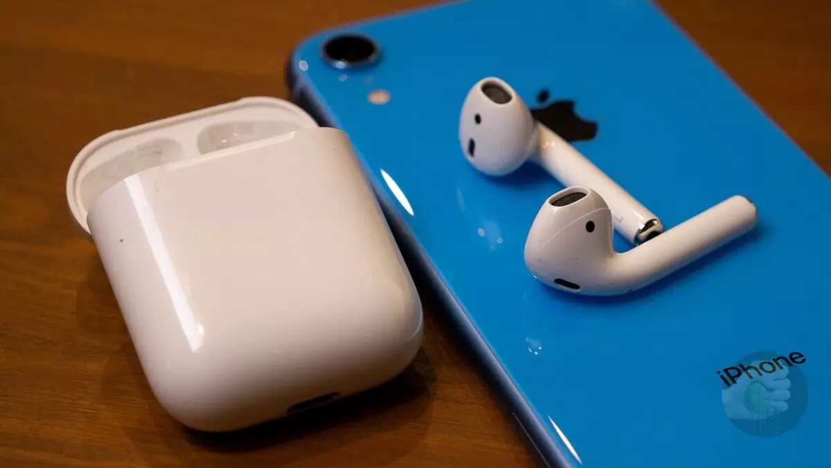 De mest populära sanna trådlösa hörlurarna gör Apple. Och Apple kommer till hennes klackar 4201_2