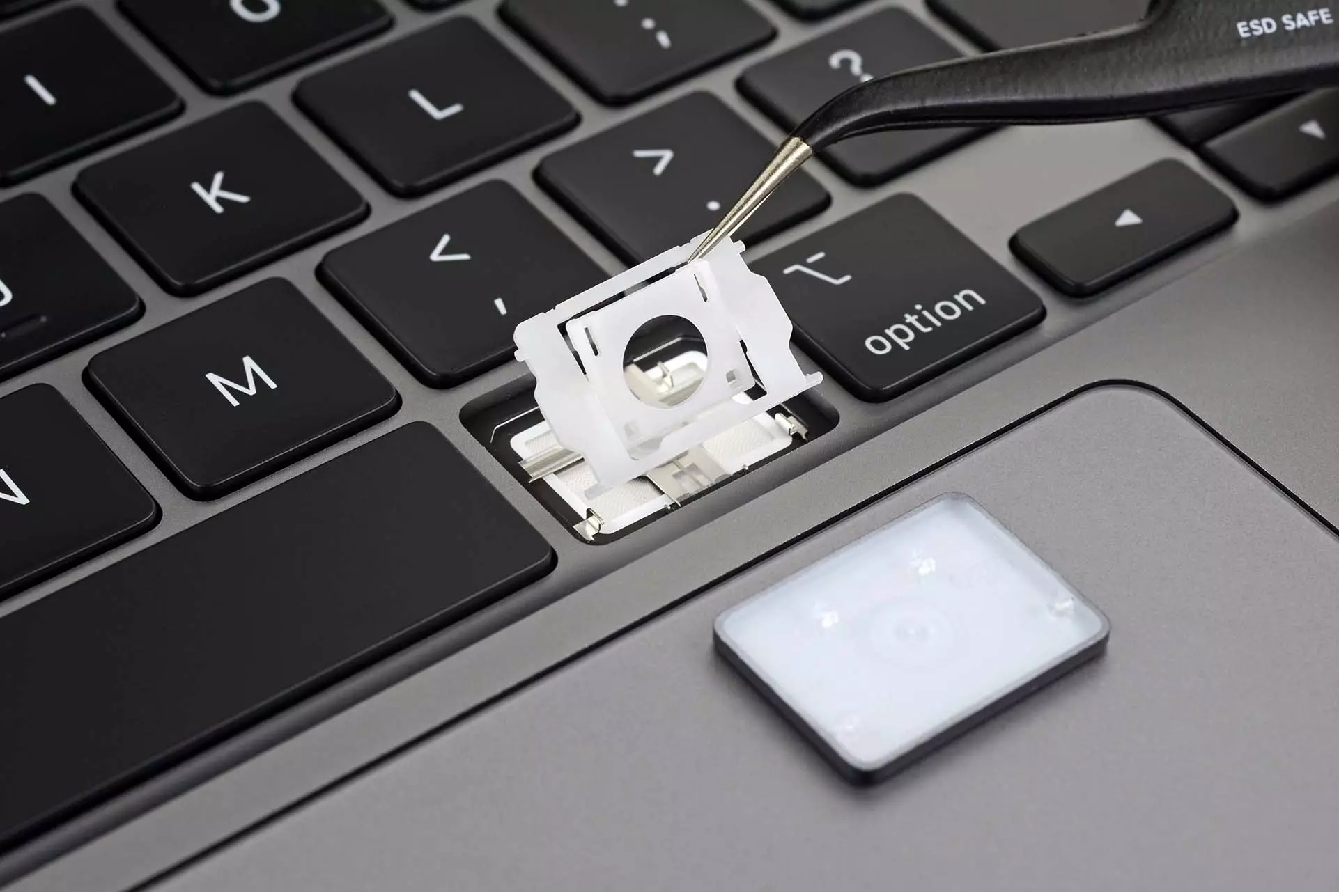 IFIXIT tshwj xeeb rhuav MacBook Pro: tshiab keyboard zoo dua 