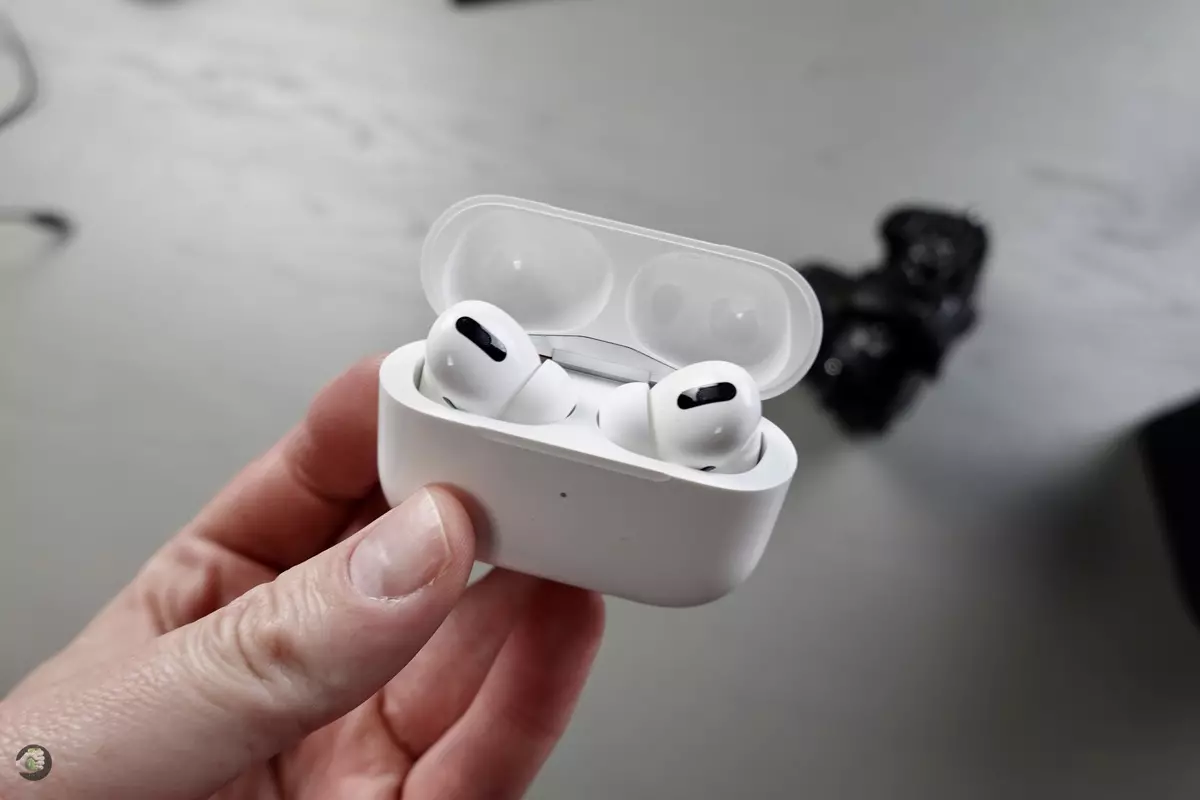 Spesialis iFixit membongkar Airpods Pro. Headphone tidak dapat direnovasi 4245_0