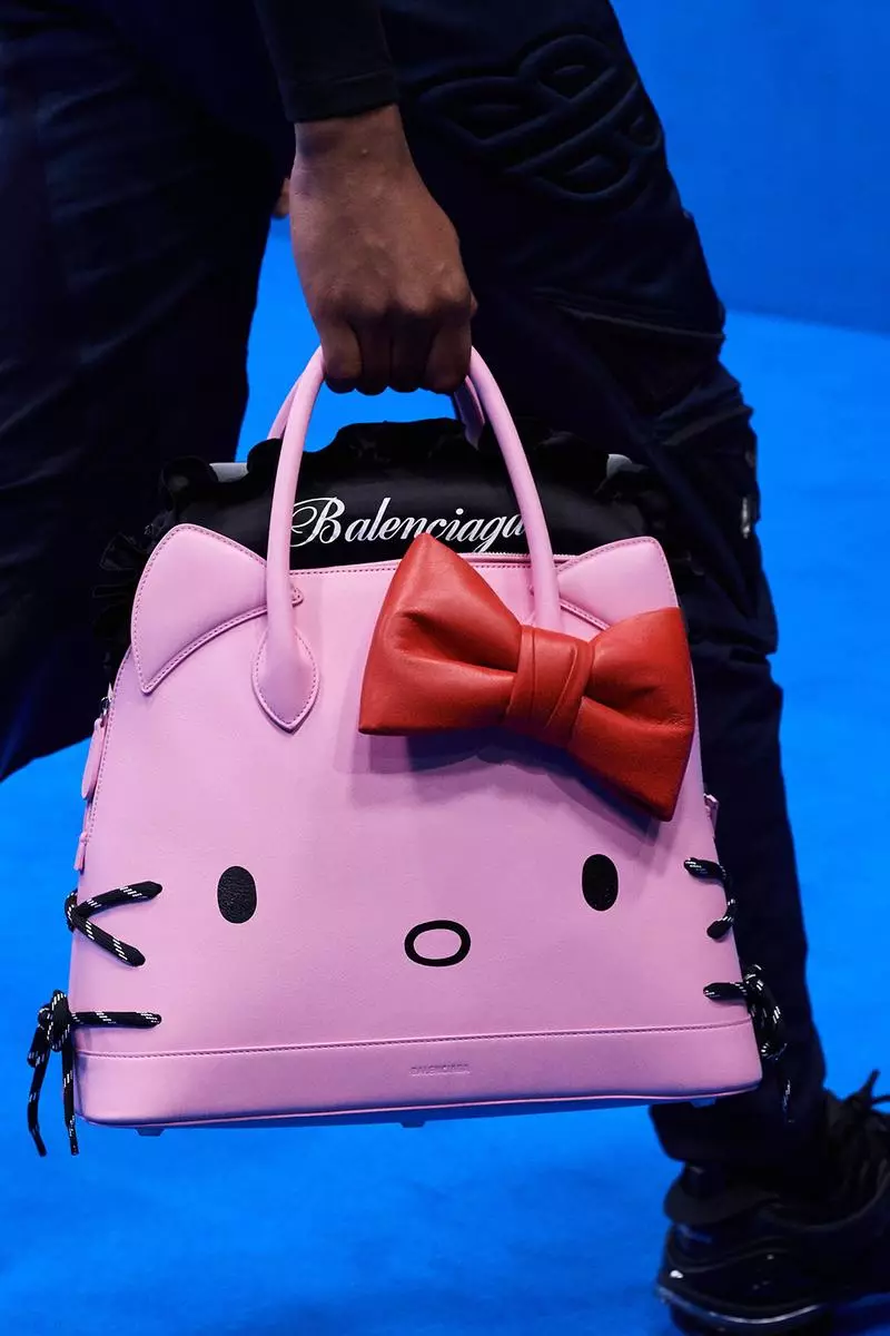 Estrany en la Setmana de la Moda de París: Bosses dels homes amb Hello Kitty 4343_2