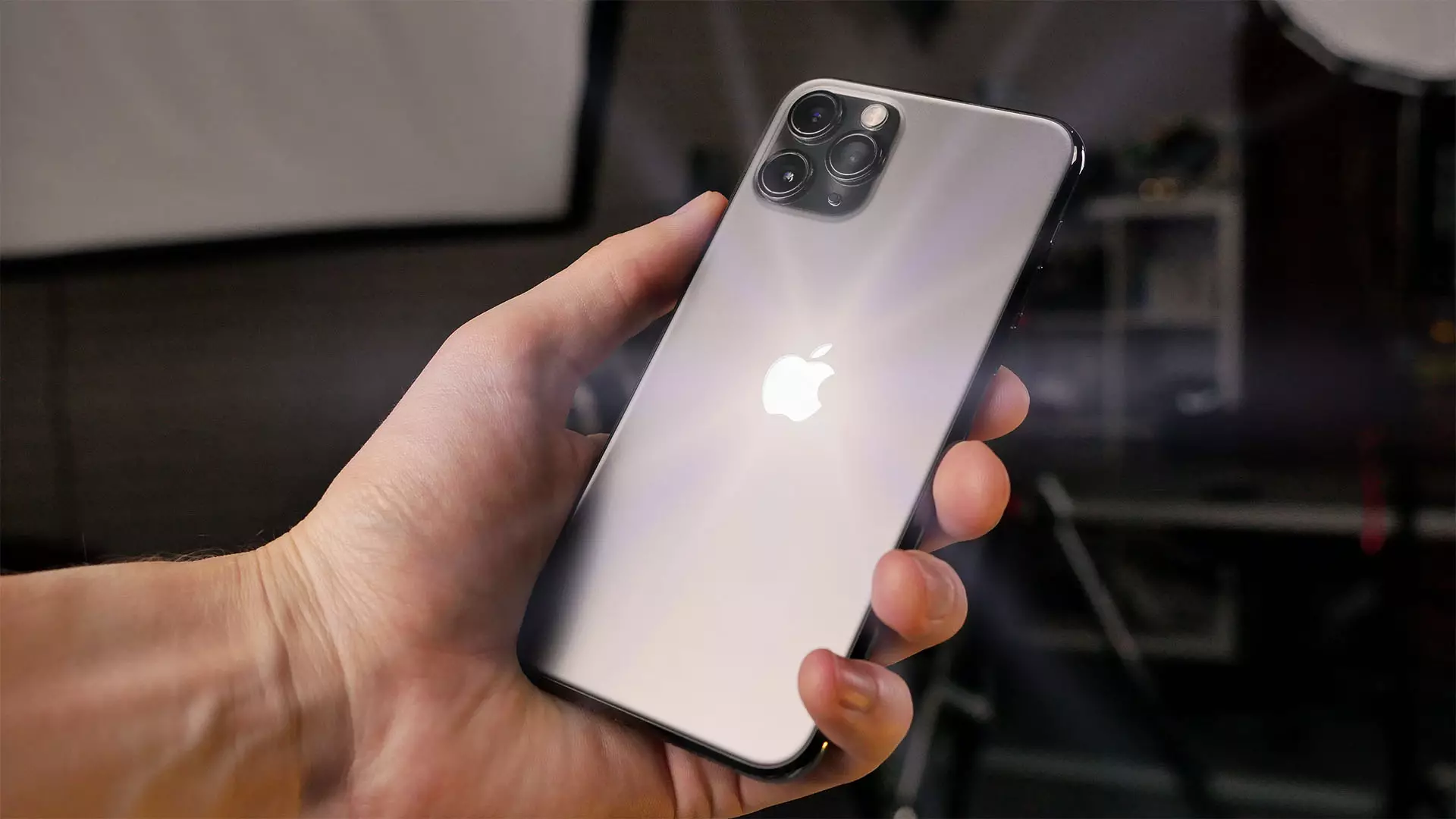 Լուրեր. Iphone 2020-ում կլինի լուսավոր «Apple» - ով պատկերանշան 4352_0