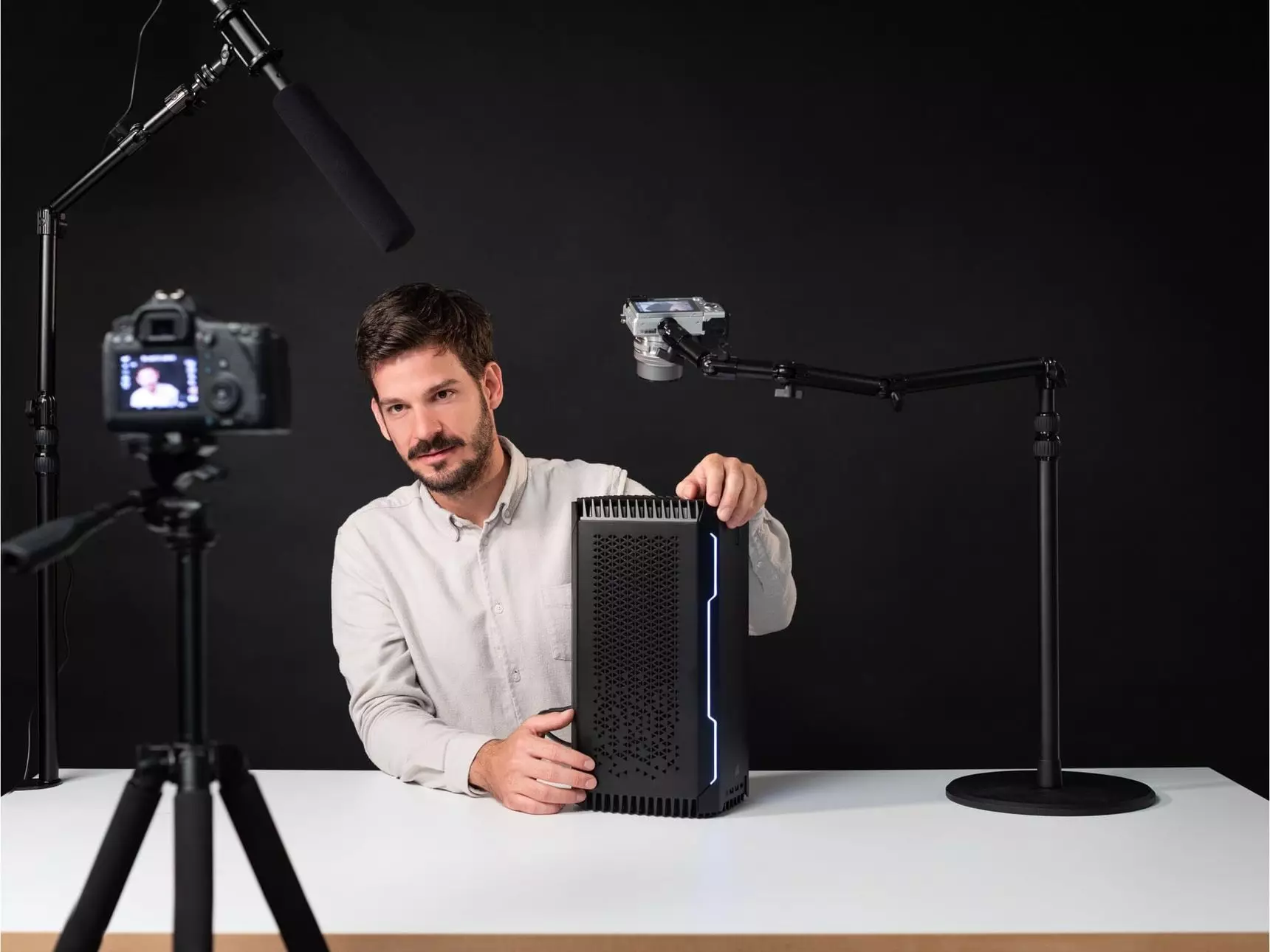 Useful piece: ELGATO tripod for streamers 4378_1