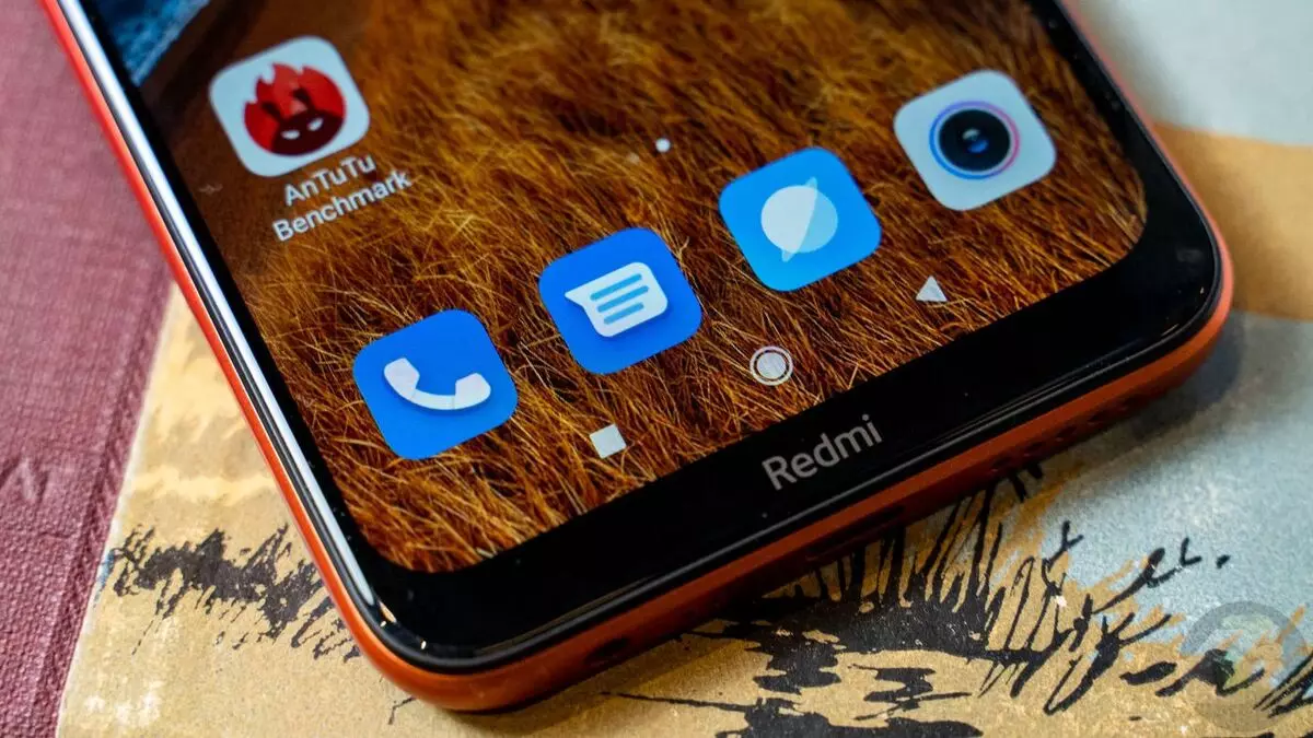 Revizii Xiaomi Redmi 8A: Kaj denove bonfara ultrasono 4466_18