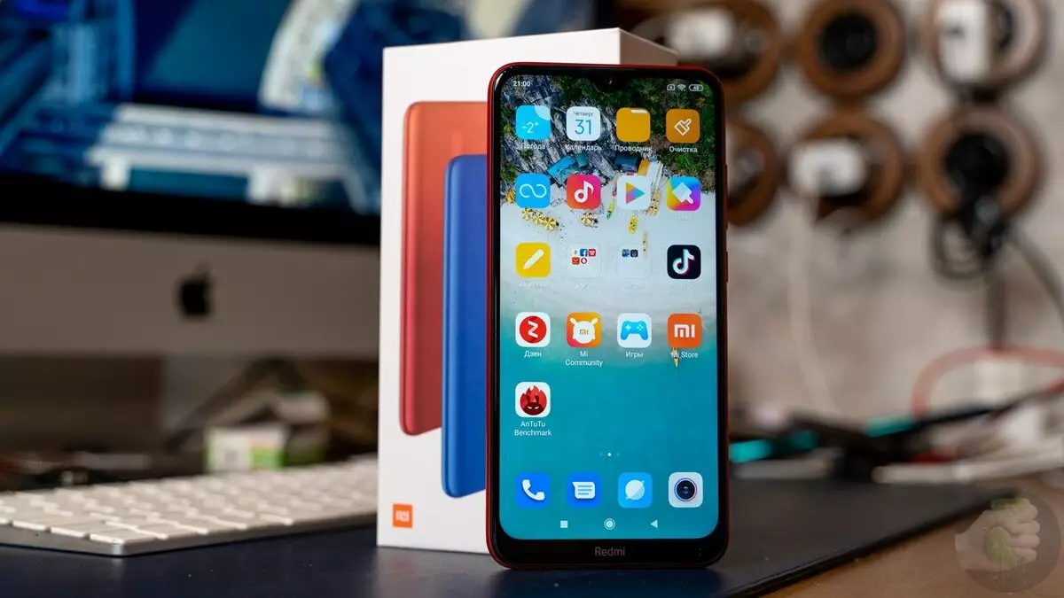 Revizii Xiaomi Redmi 8A: Kaj denove bonfara ultrasono 4466_3