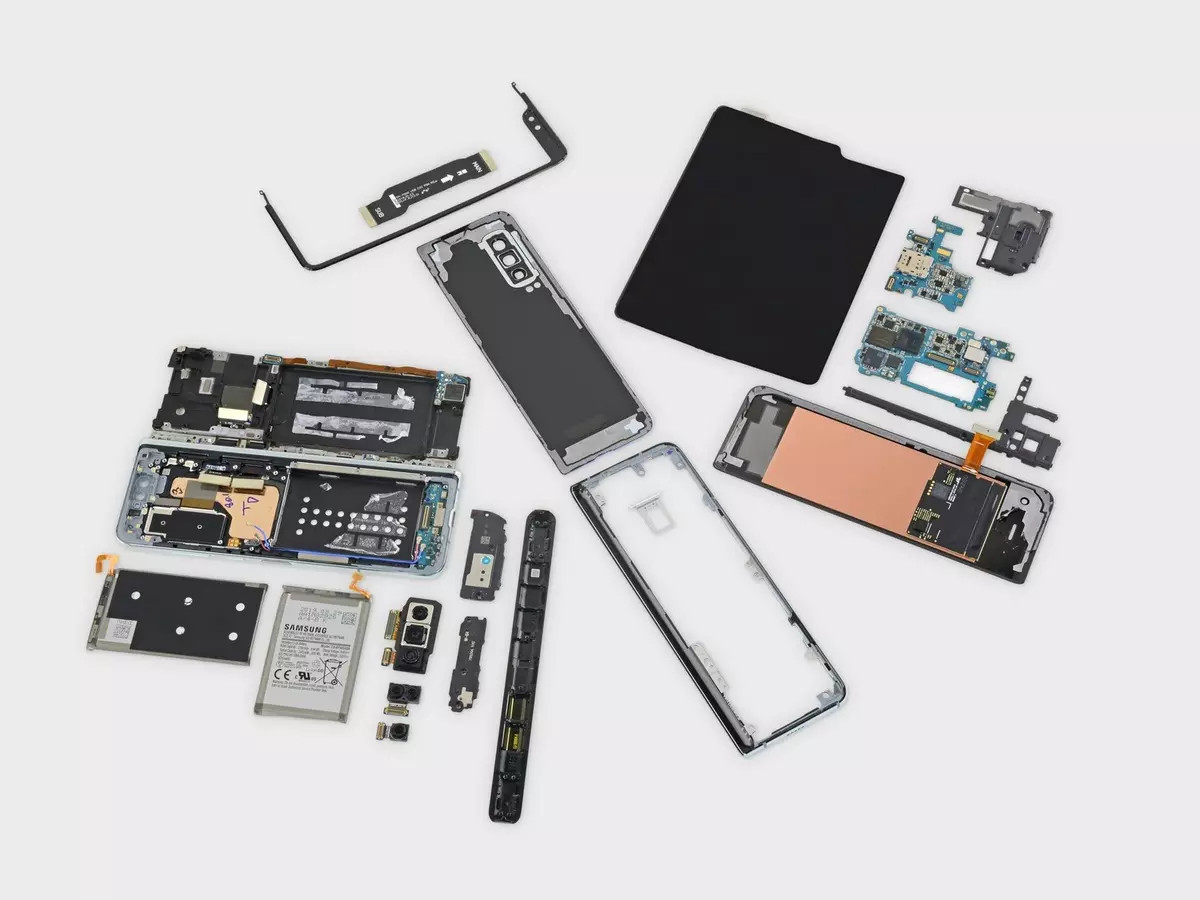 Spesialis iFixit membongkar versi kedua dari lipatan Samsung Galaxy 4597_0