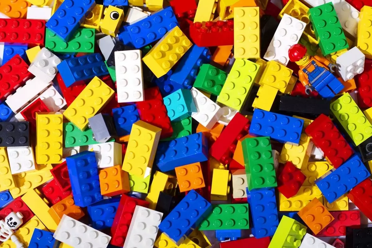 Brickit განაცხადის Scans დეტალები LEGO და სთავაზობს შეიკრიბება კომპლექტი