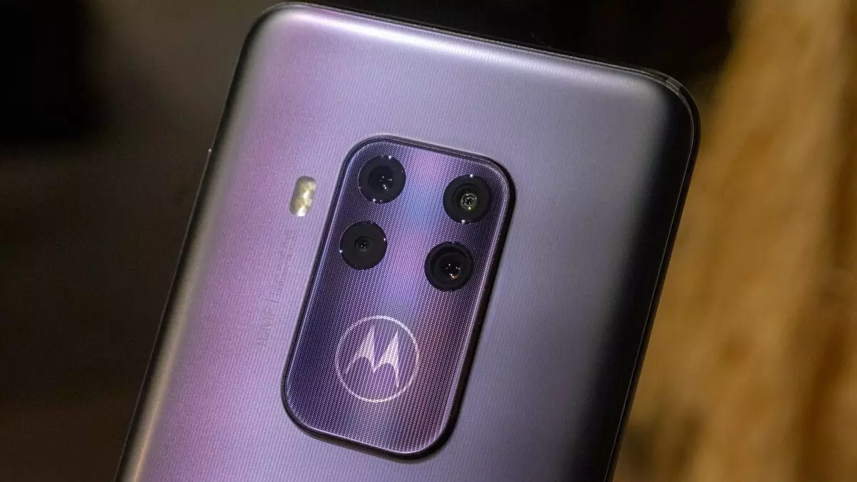 Motorola One Zoom: чатыры камеры за 400 еўра 4703_0
