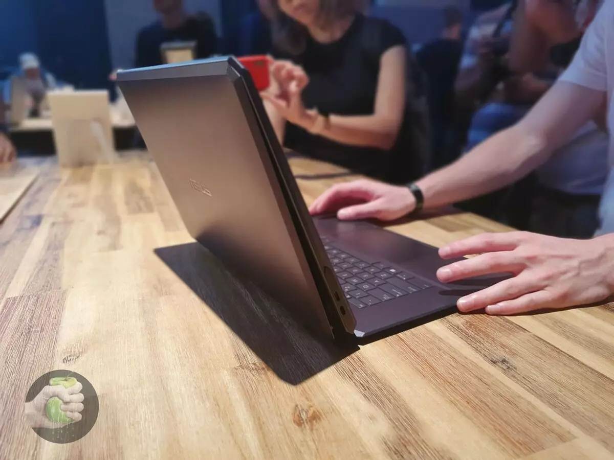 Asus toonde een professionele laptop, nettop en display voor fotografen voor 4721_1