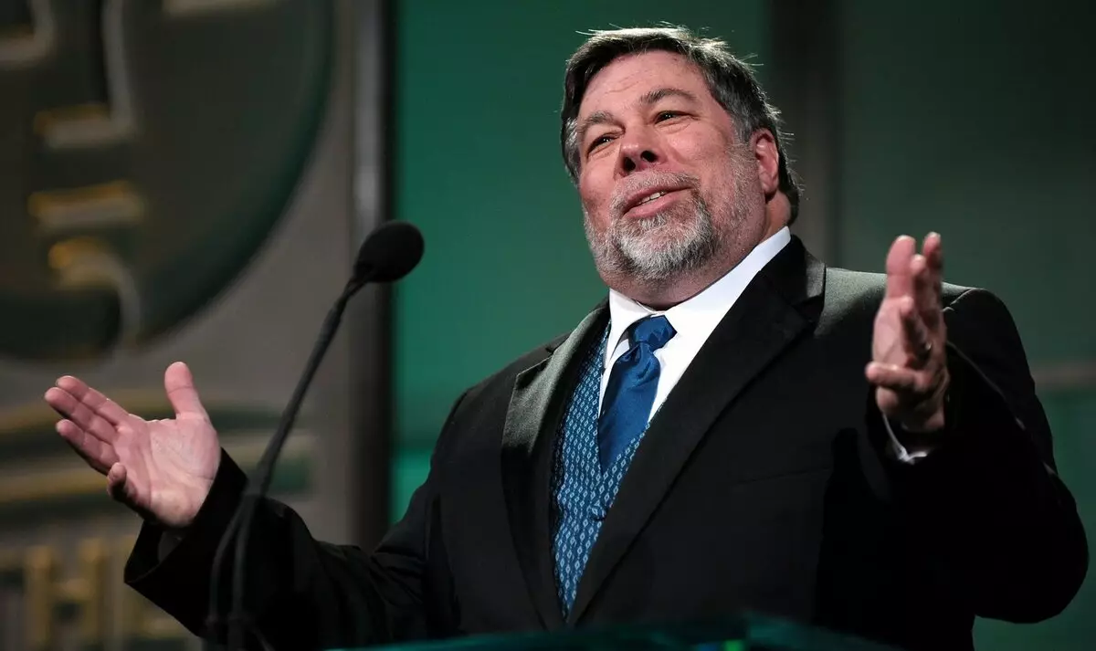 Steve Wozniak: "Apple sudah waktunya untuk membagi"