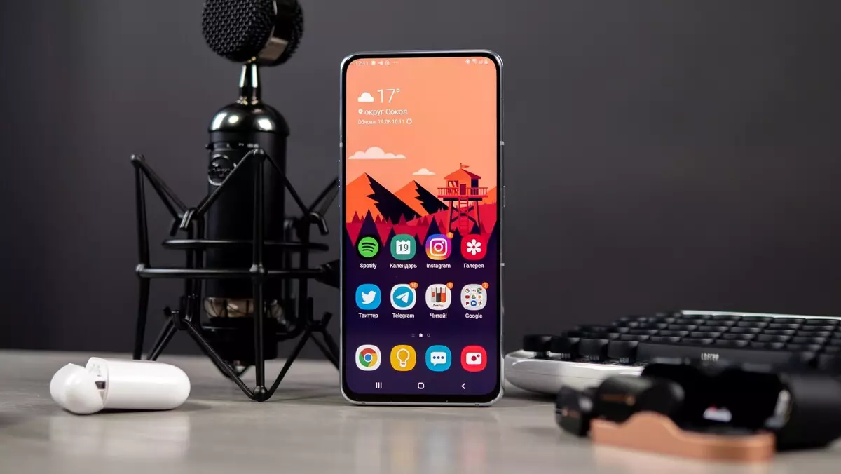 Огляд Samsung Galaxy A80: живи емоціями 4839_0