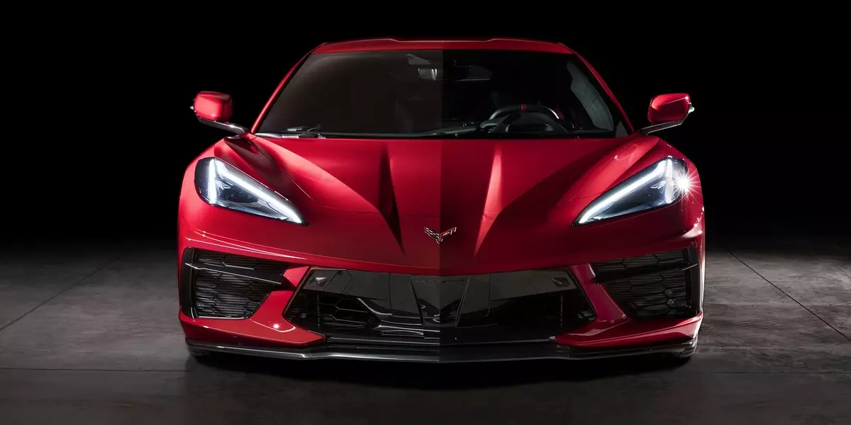 Ferrari bilen örtülen: Täze şewrolet Corvette 5039_18