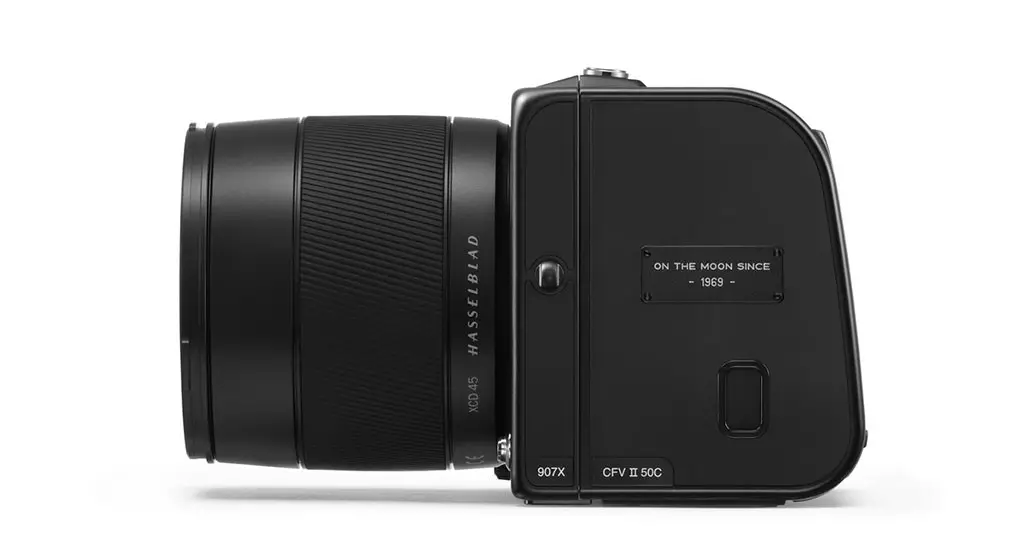 Hasselblad tiomanta do chomóradh 50 bliain ar an seomra misean 